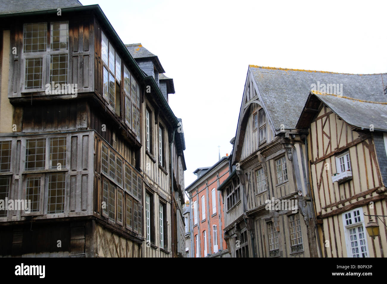 Case medievali a graticcio immagini e fotografie stock ad alta ...