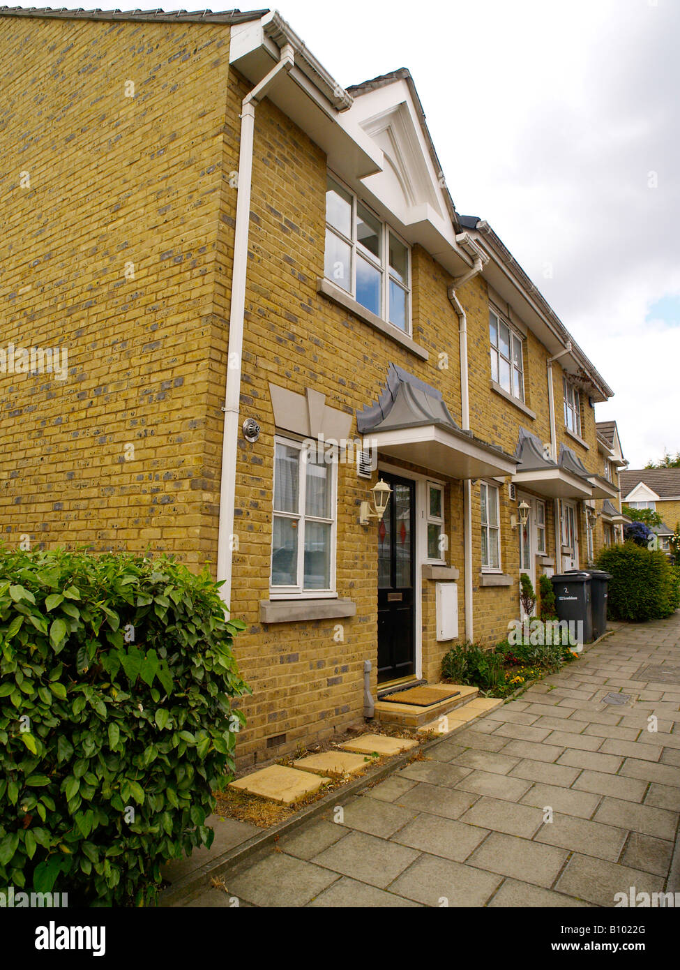 Case a schiera moderne immagini e fotografie stock ad alta risoluzione ...