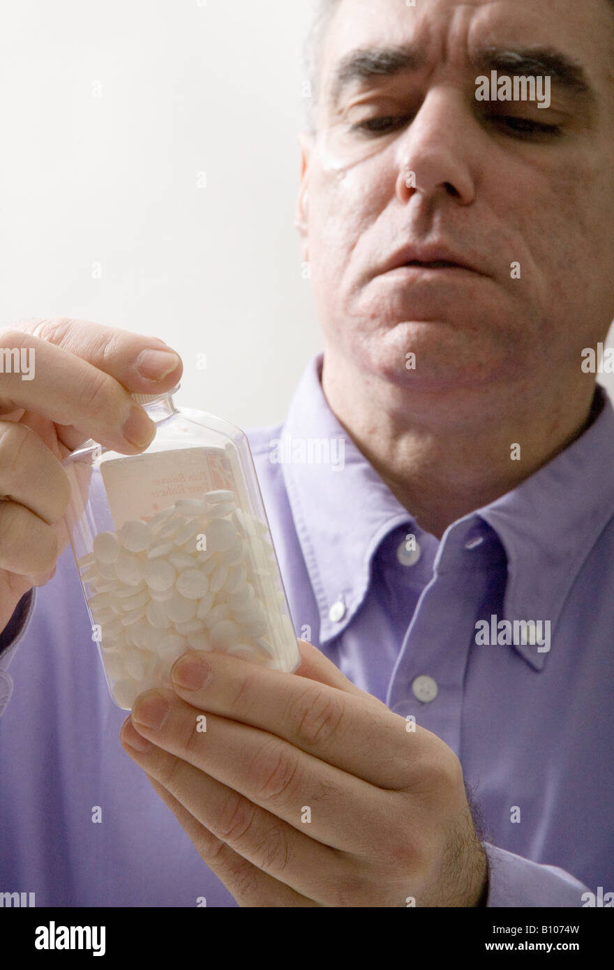 Bayer aspirin bottle immagini e fotografie stock ad alta risoluzione ...