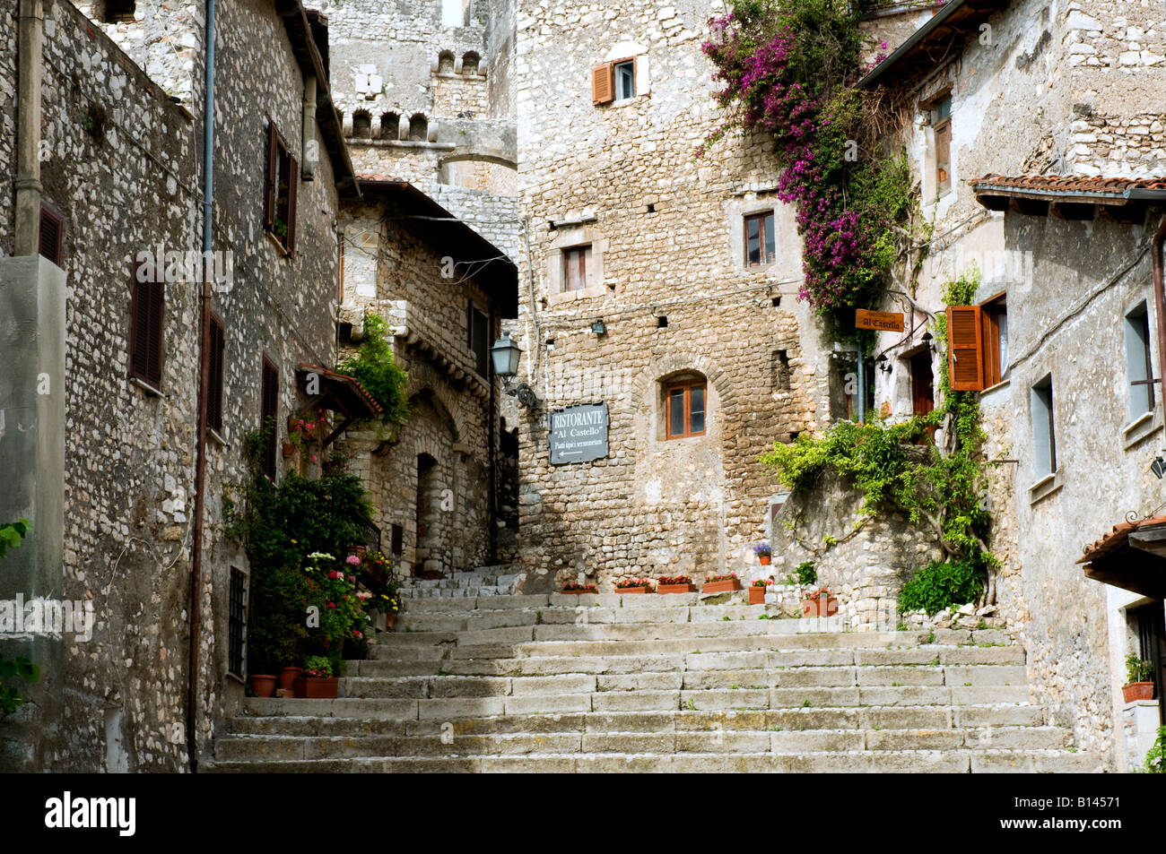 Sermoneta architecture immagini e fotografie stock ad alta risoluzione ...