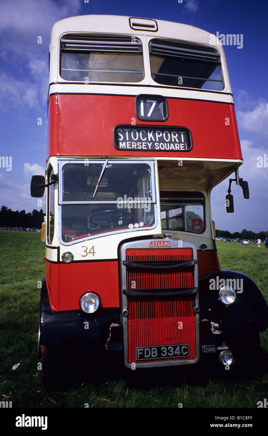 Leyland vintage bus immagini e fotografie stock ad alta risoluzione - Alamy