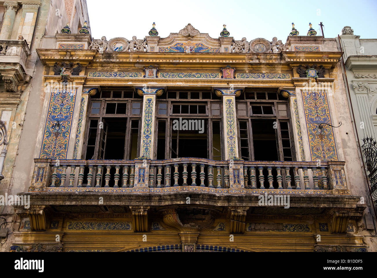 Casa in stile coloniale immagini e fotografie stock ad alta risoluzione ...