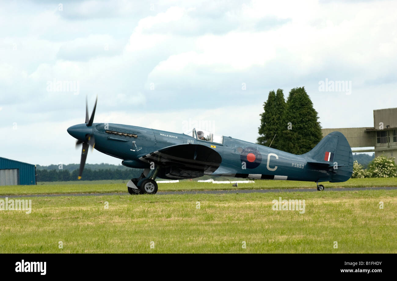 Aereo spitfire della seconda guerra mondiale immagini e fotografie stock ad alta risoluzione - Alamy