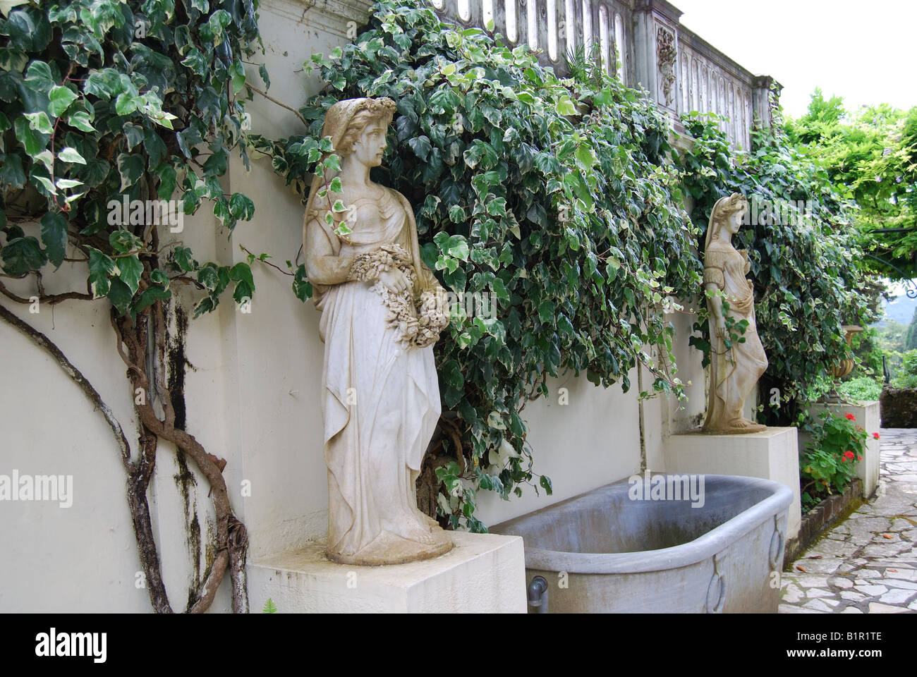 Statue greche immagini e fotografie stock ad alta risoluzione - Alamy