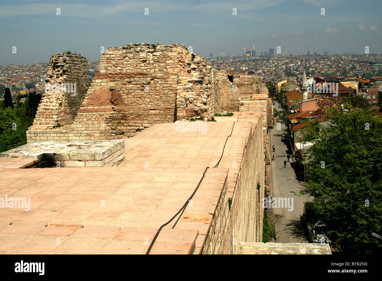 Theodosian walls immagini e fotografie stock ad alta risoluzione - Alamy