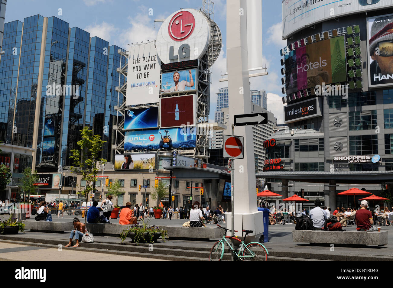 Formato verticale di toronto immagini e fotografie stock ad alta ...