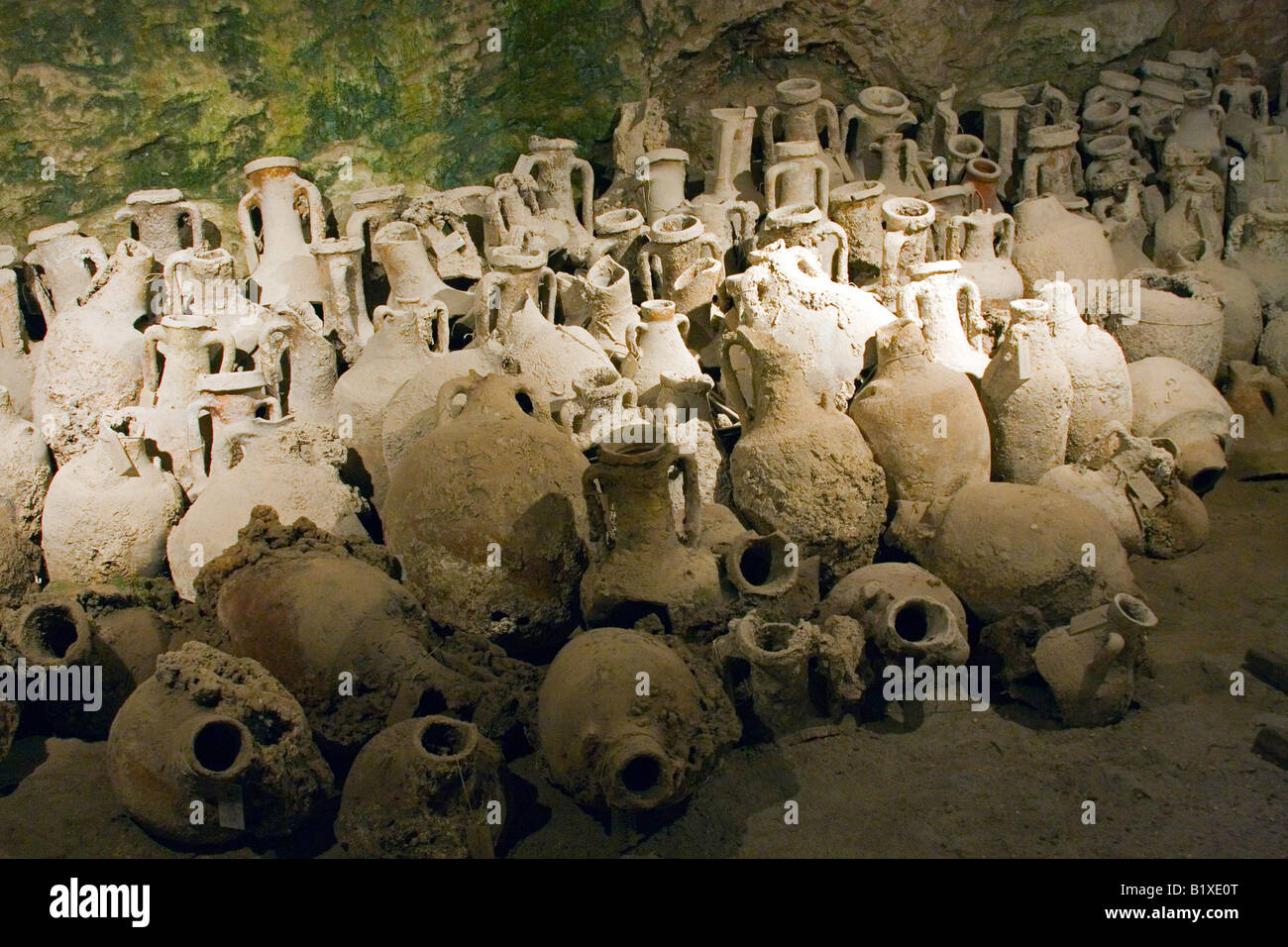 Anfora romana immagini e fotografie stock ad alta risoluzione - Alamy