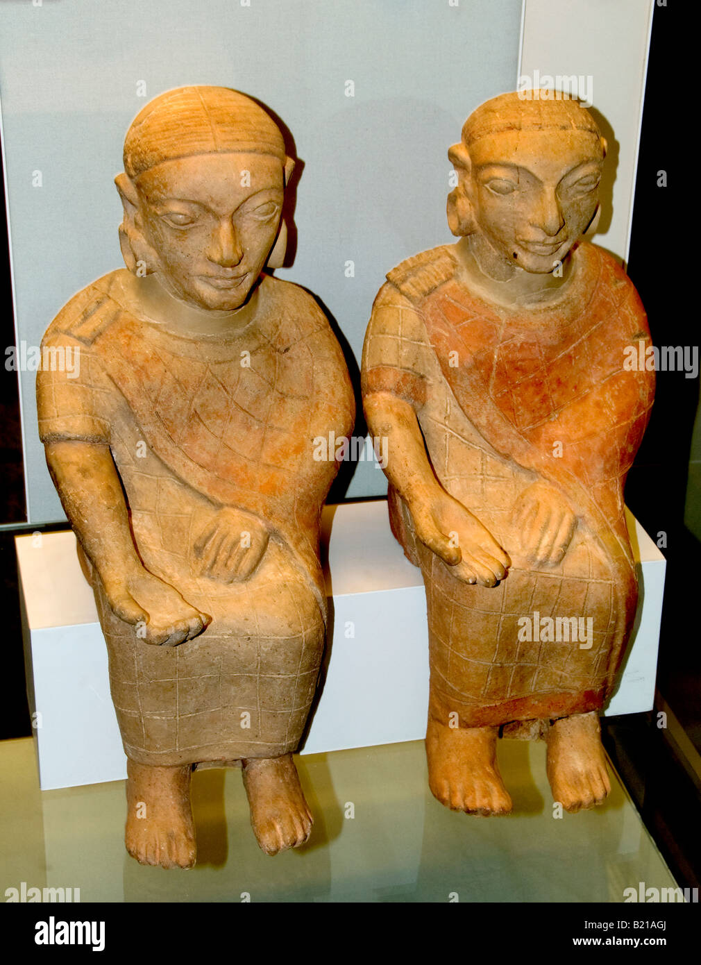 In terracotta etrusca figure Tomba delle cinque sedie 600 BC Cerveteri ...