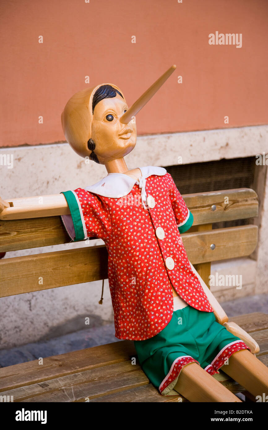 Personaggio pinocchio immagini e fotografie stock ad alta risoluzione ...