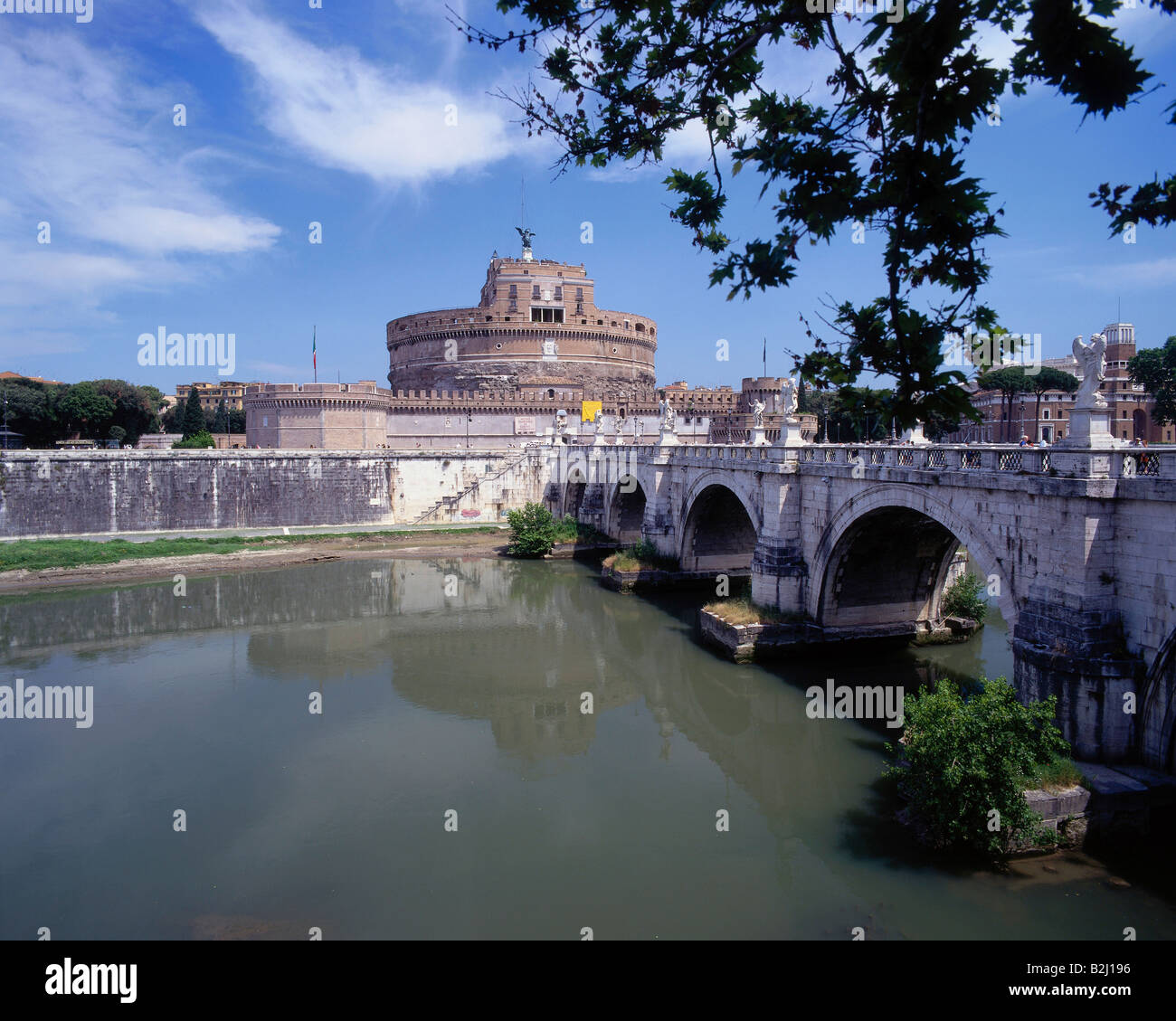 Vista esterna con fiume tevere e ponte unesco immagini e fotografie ...