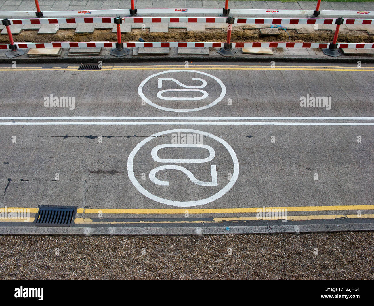 20km/h il limite massimo di velocità della segnaletica stradale Foto ...