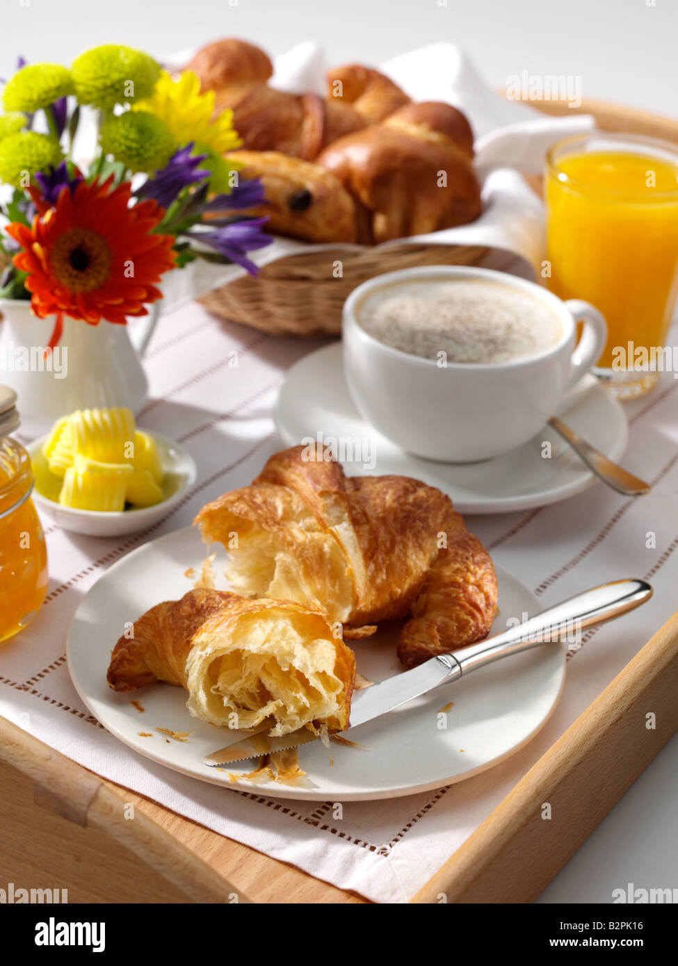 Brioches e cappuccino immagini e fotografie stock ad alta risoluzione ...