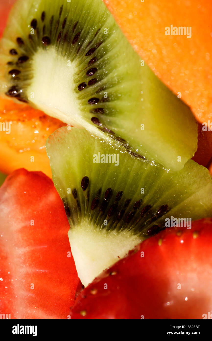 Frutta tagliata mista immagini e fotografie stock ad alta risoluzione ...