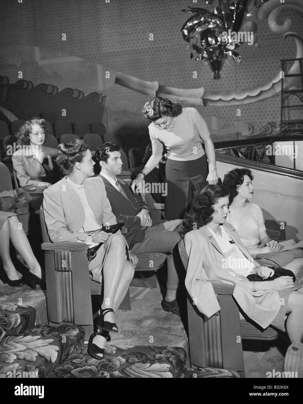 Man leaving cinema immagini e fotografie stock ad alta risoluzione - Alamy