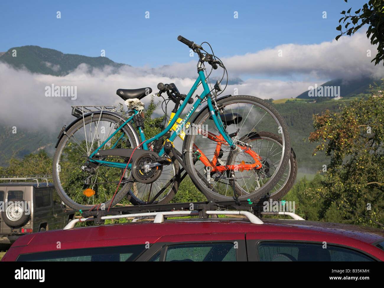 Tetto auto cicli immagini e fotografie stock ad alta risoluzione - Alamy