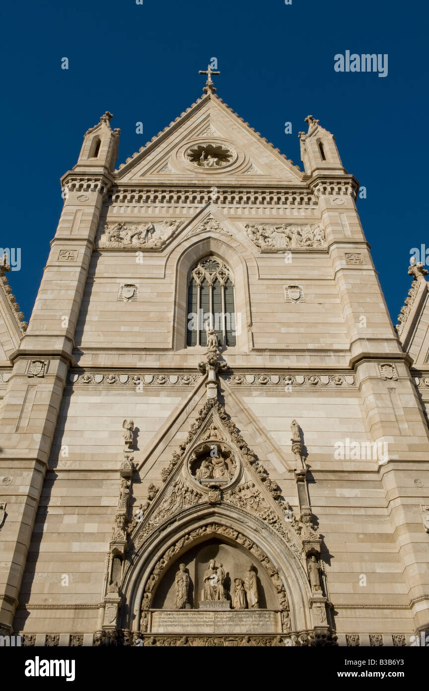 Chiesa di facciata lunetta immagini e fotografie stock ad alta ...