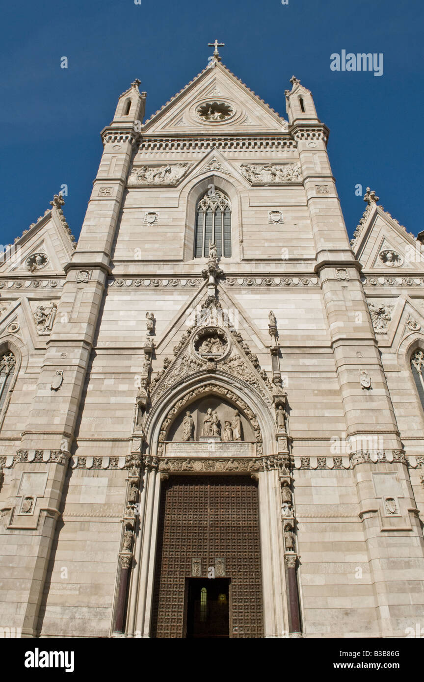 Chiesa di facciata lunetta immagini e fotografie stock ad alta ...