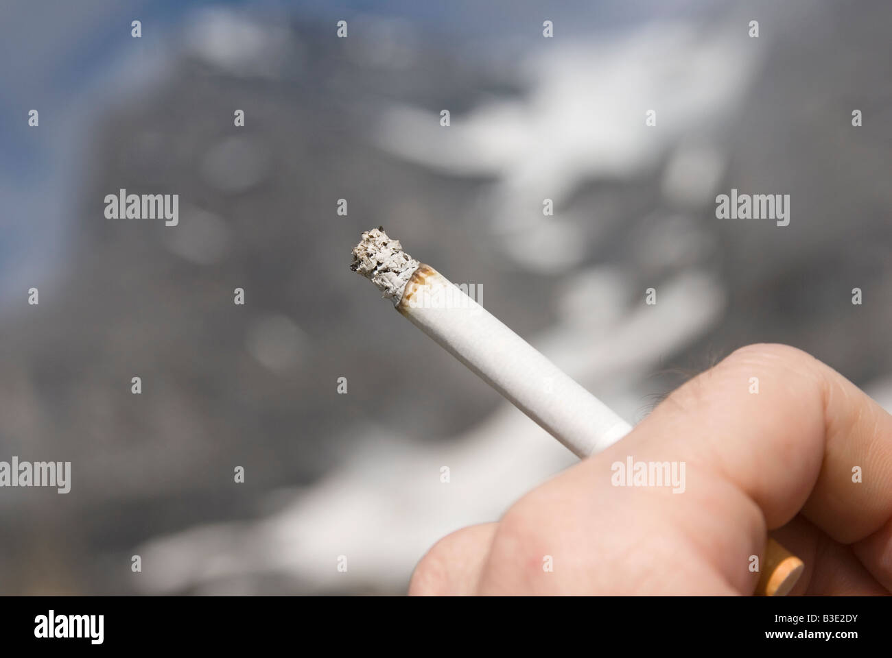 Ceneri di sigaretta immagini e fotografie stock ad alta risoluzione - Alamy