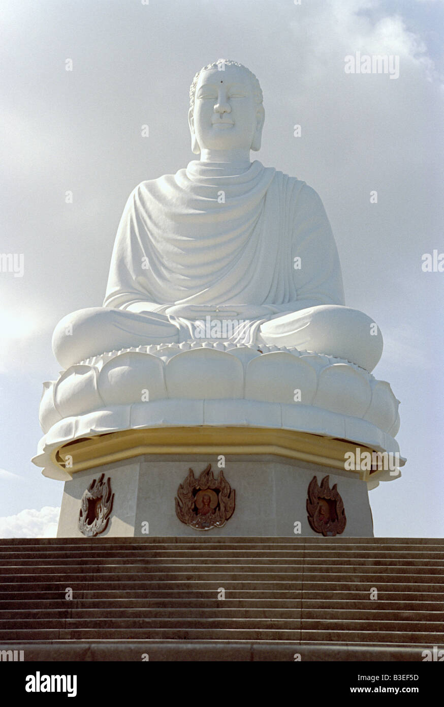 Statua del Buddha di thich ca phat iam vietnam Foto stock - Alamy