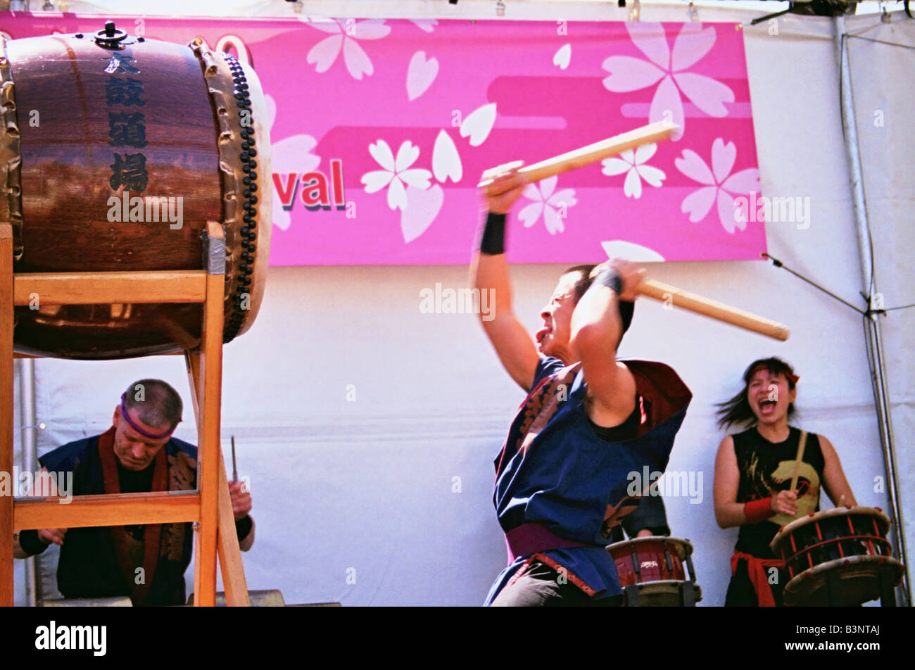 Taiko drummer immagini e fotografie stock ad alta risoluzione - Alamy