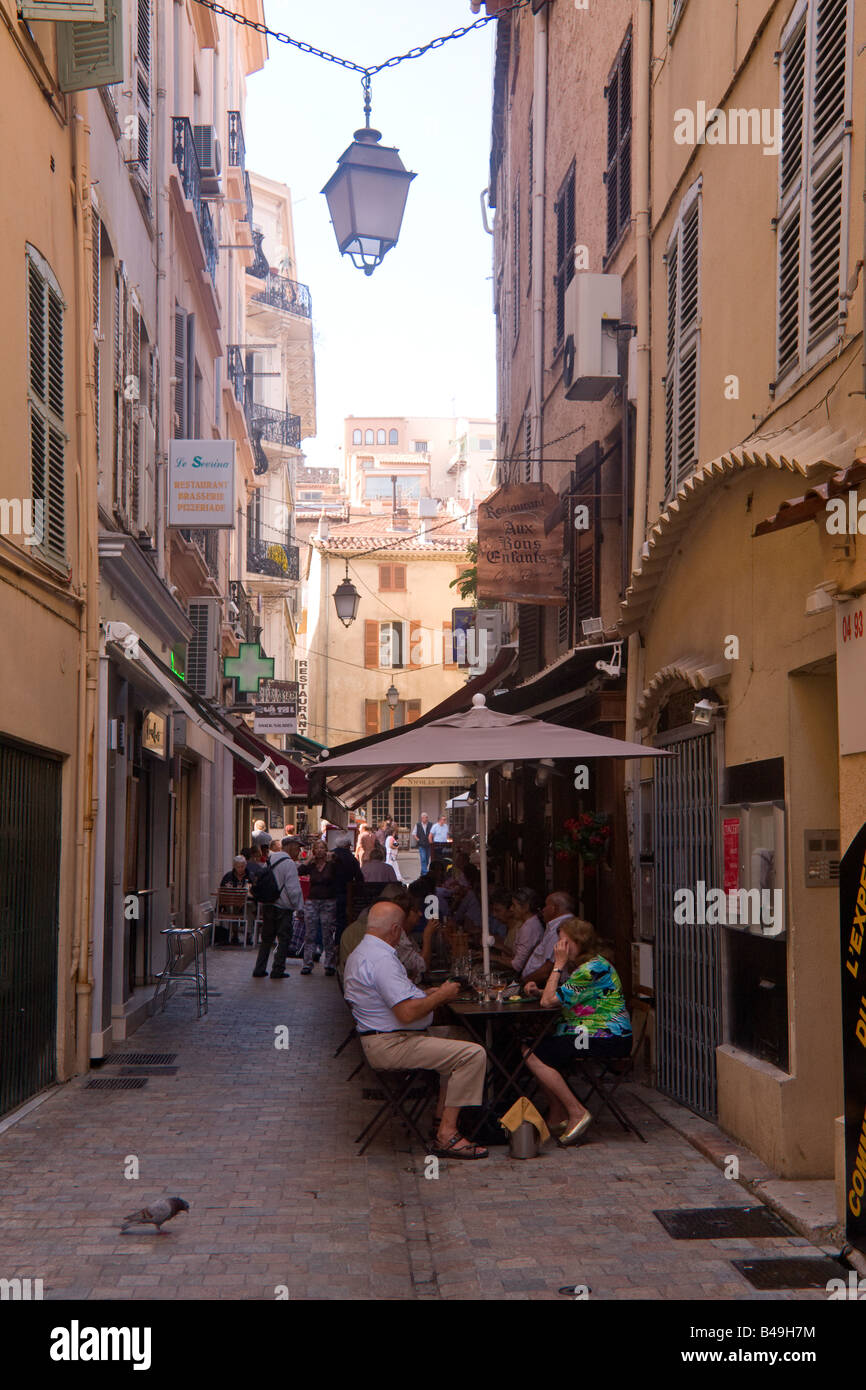 Cannes vecchia città immagini e fotografie stock ad alta risoluzione ...