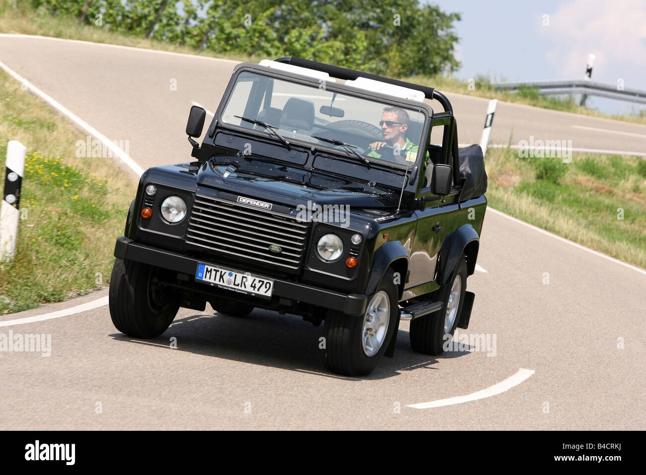 Land Rover Defender Cabrio due TD5, modello anno 2006-, nero, guida ...