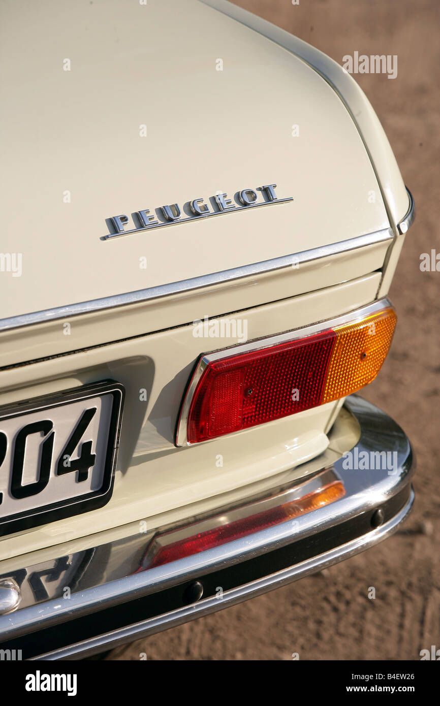 Peugeot 204 vintage car model immagini e fotografie stock ad alta ...