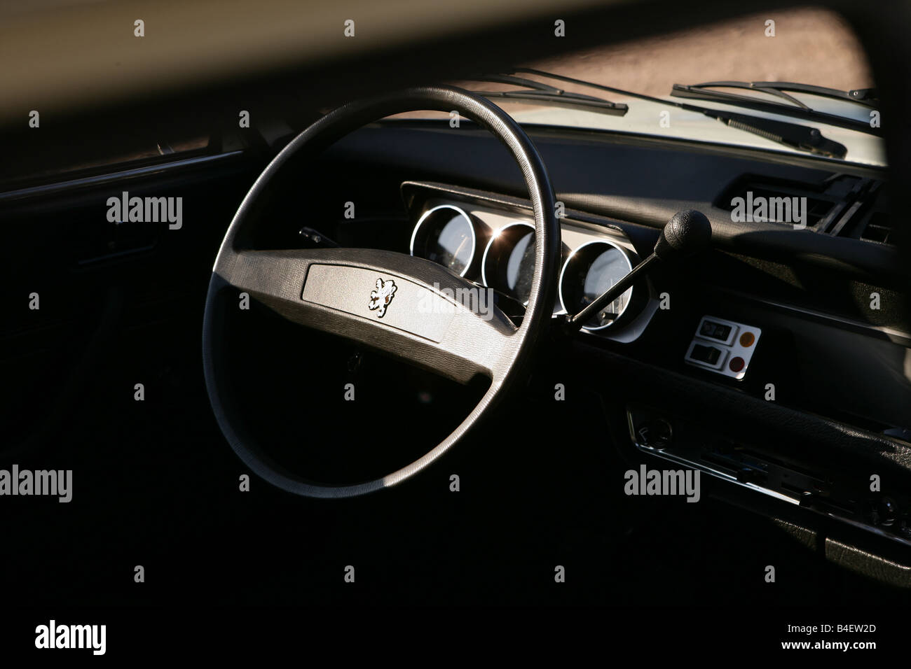 Peugeot 204 vintage car model immagini e fotografie stock ad alta ...