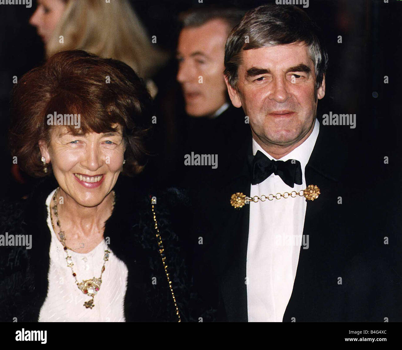 Derek Nimmo attore comico con la moglie Patricia a premiere del film Il ...