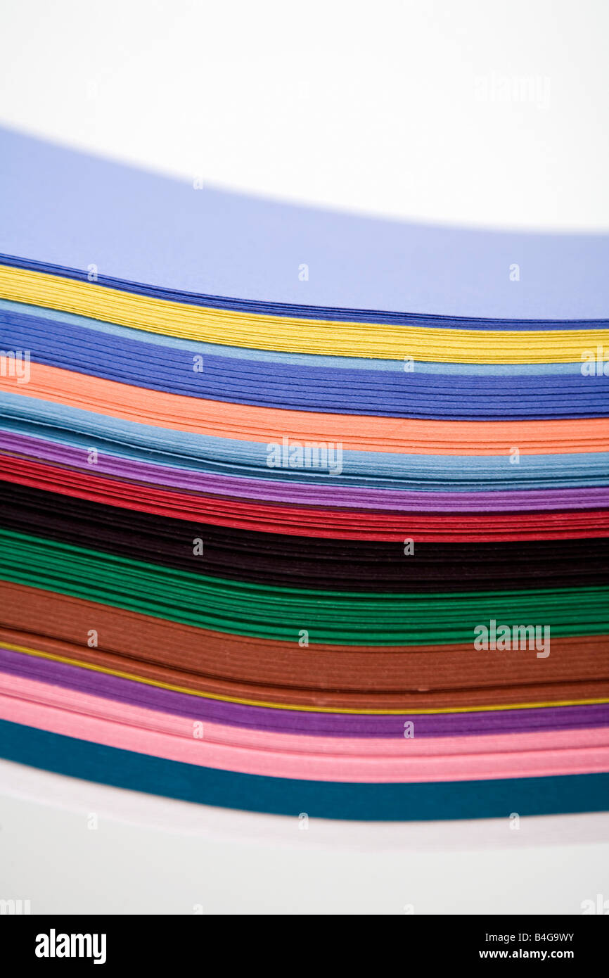 Carta colorata immagini e fotografie stock ad alta risoluzione - Alamy