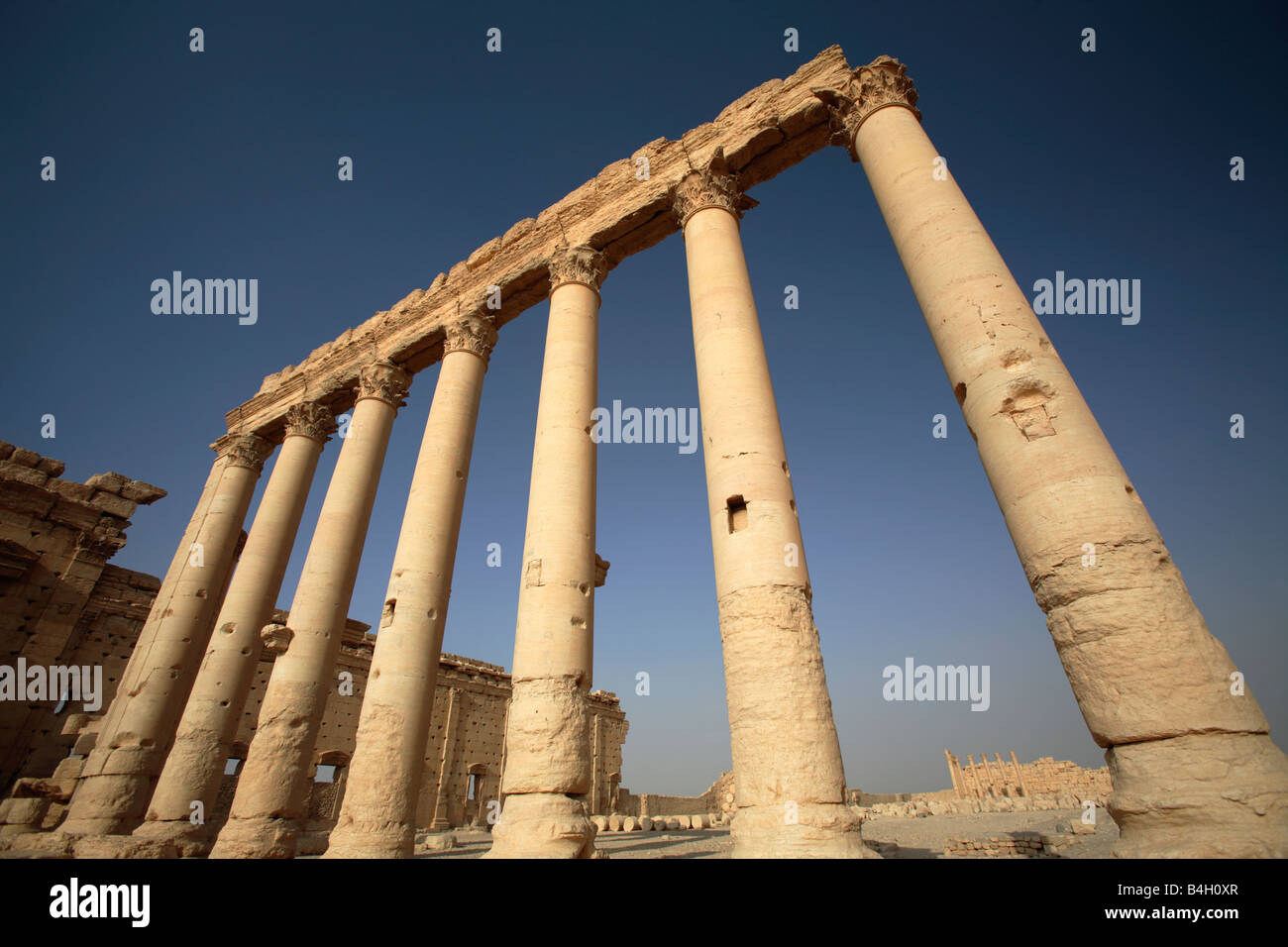 Antico tempio romano a colonne immagini e fotografie stock ad alta ...