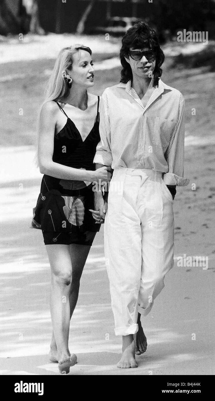 Jerry Hall modella e attrice va a braccetto con il suo fidanzato ...