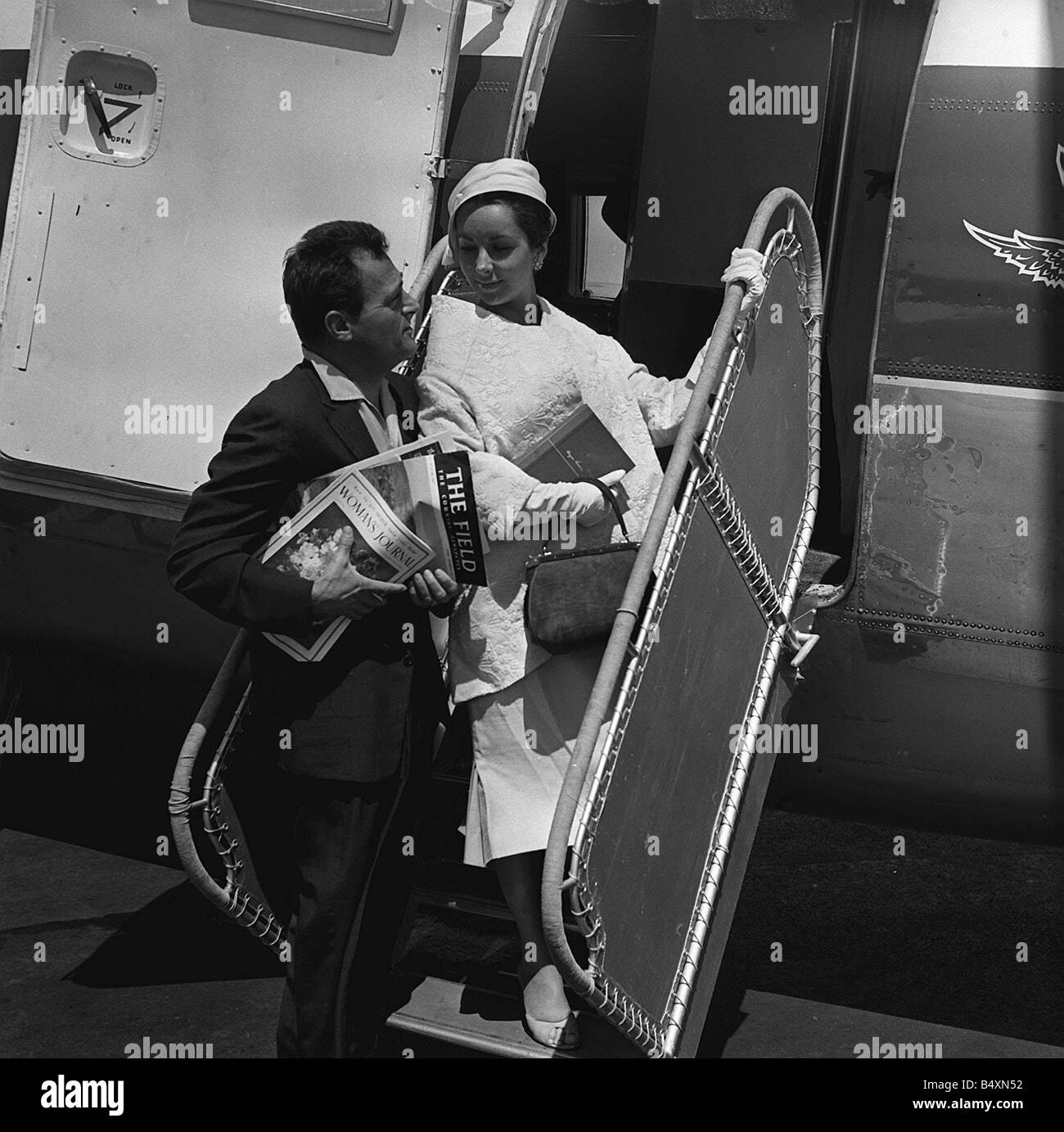 Mike Todd 1957 con Elizabeth Taylor battenti a Nizza nel 1957 Elizabeth ...