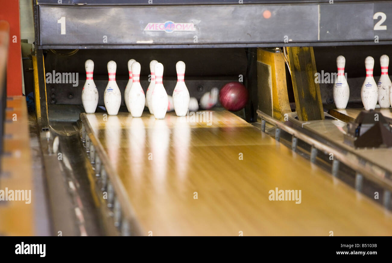 Pista da bowling a 10 birilli immagini e fotografie stock ad alta ...