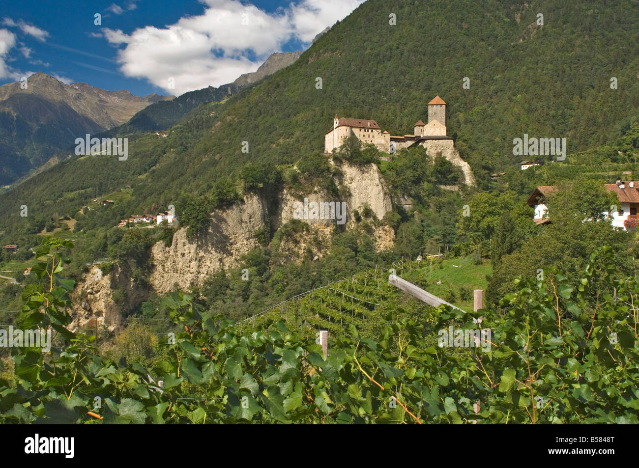 Castel Tirolo, ora un museo, Tirolo, Dolomiti occidentali, Trentino ...