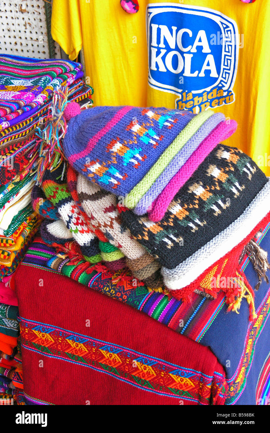 Souvenir shop display lima peru immagini e fotografie stock ad alta ...