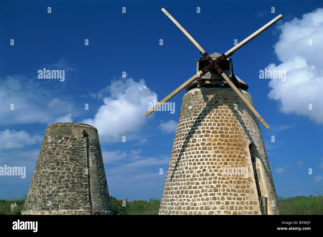 Antichi mulini a vento immagini e fotografie stock ad alta risoluzione ...