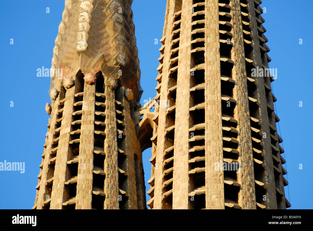 Dettaglio delle torri di Temple Expiatori de la Sagrada Familia Tempio ...