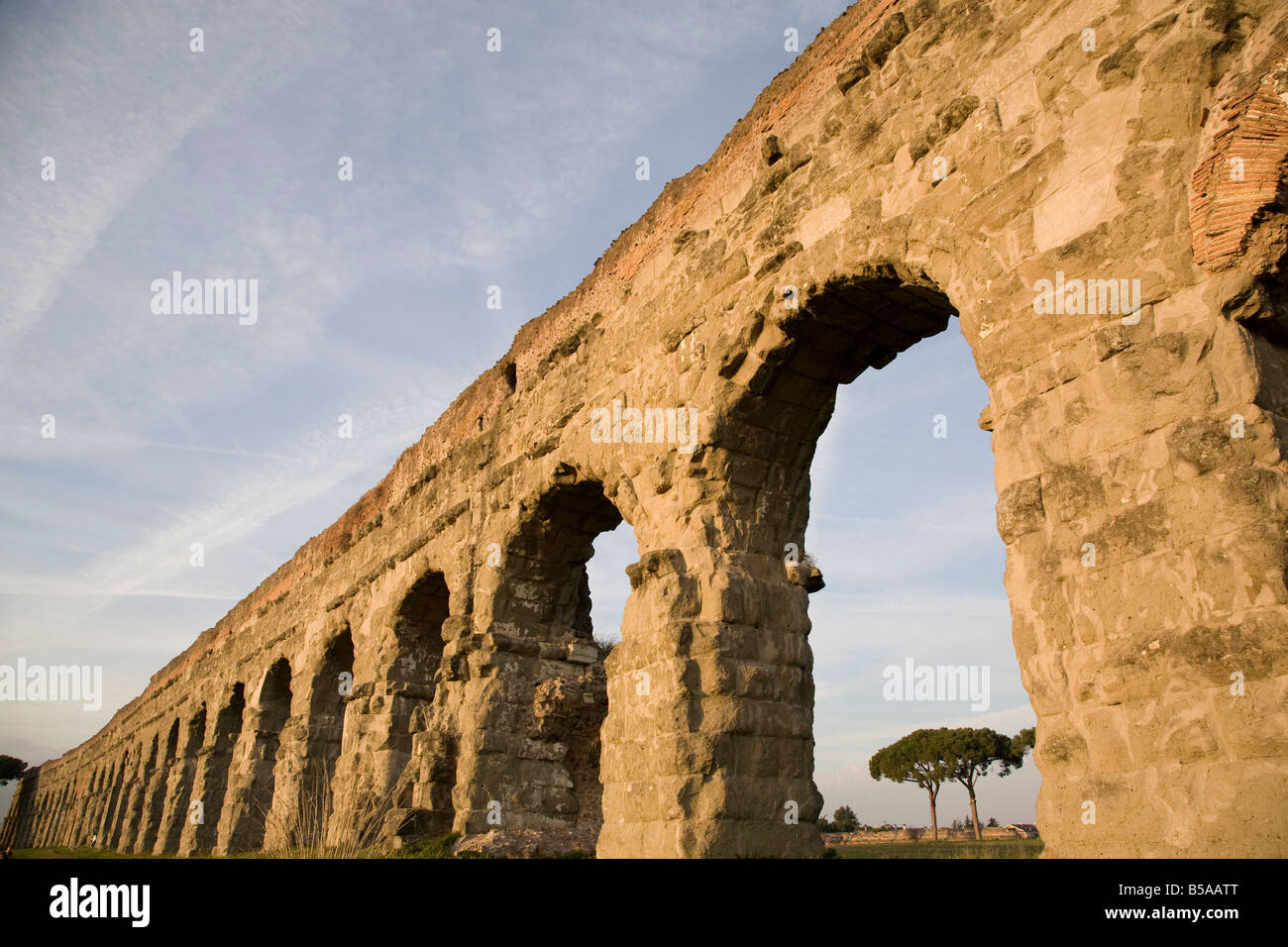 Acquedotto claudiano immagini e fotografie stock ad alta risoluzione ...