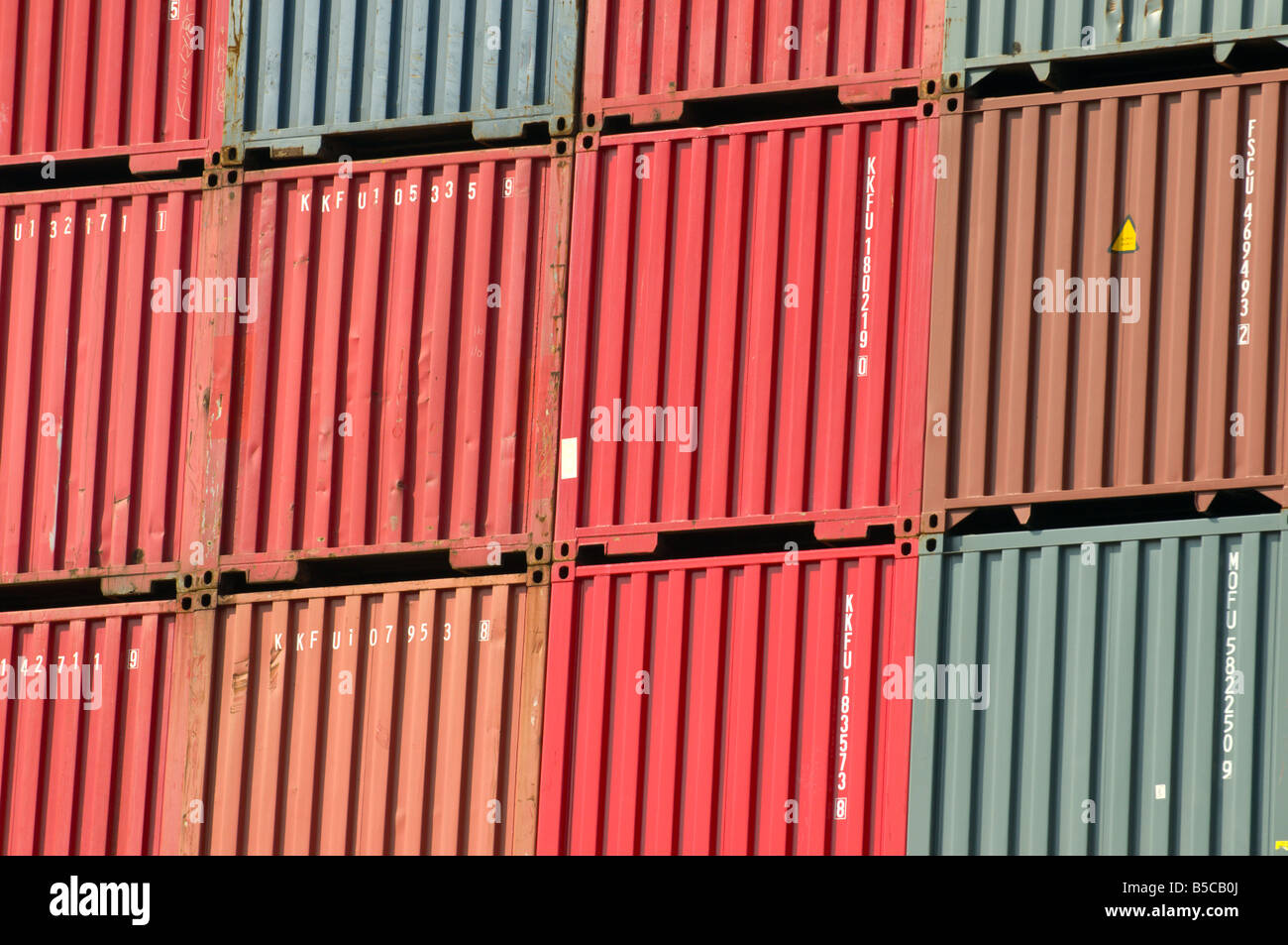 Red shipping containers immagini e fotografie stock ad alta risoluzione ...