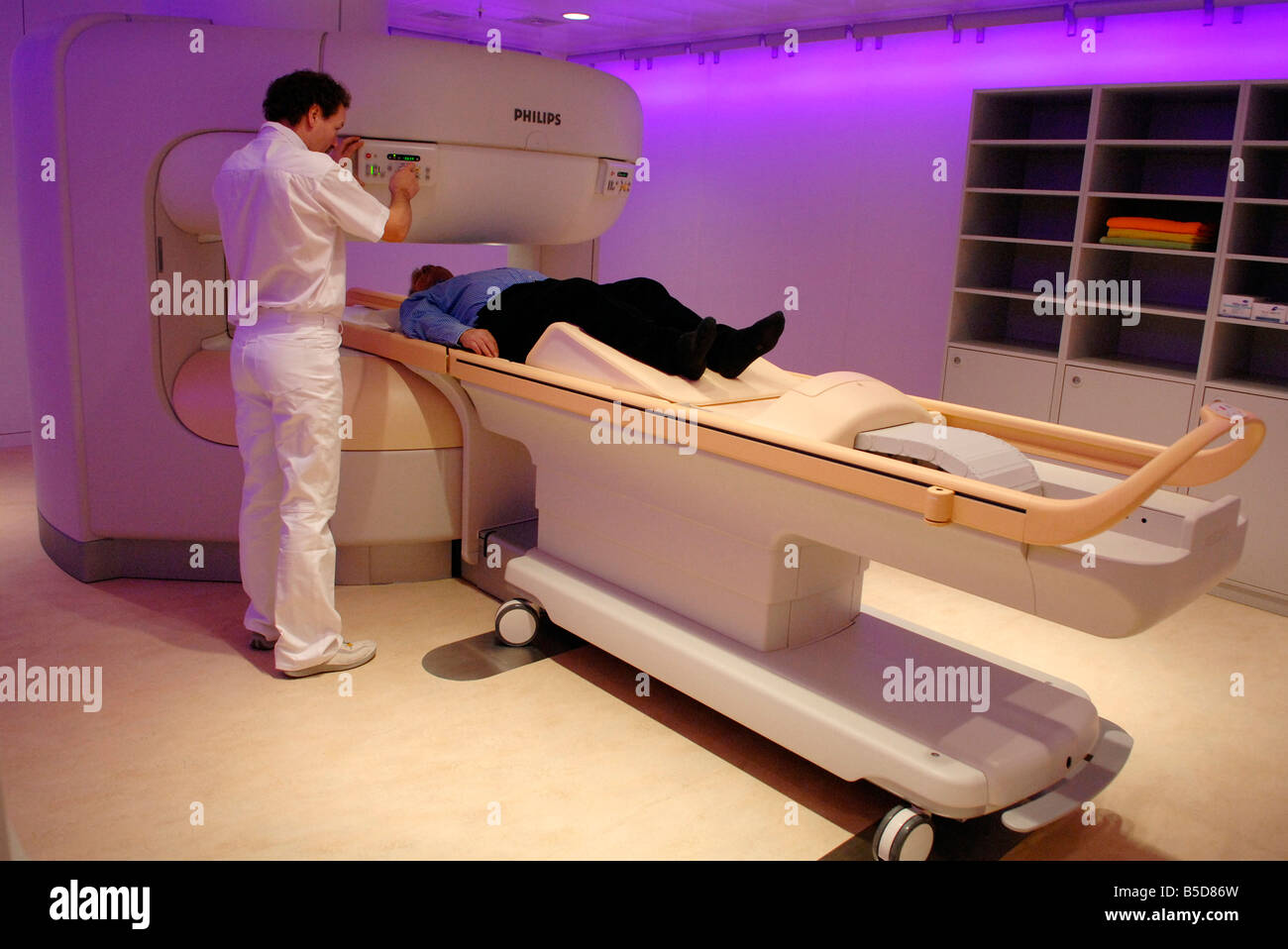 Scanner cerebrale mri immagini e fotografie stock ad alta risoluzione ...