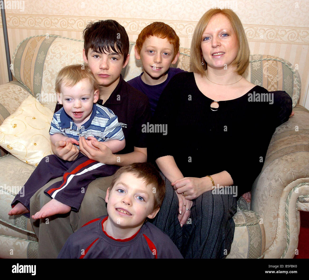 Mamma Lindsey poco Febbraio 2008 con bambini Daniel 15 capelli neri ...