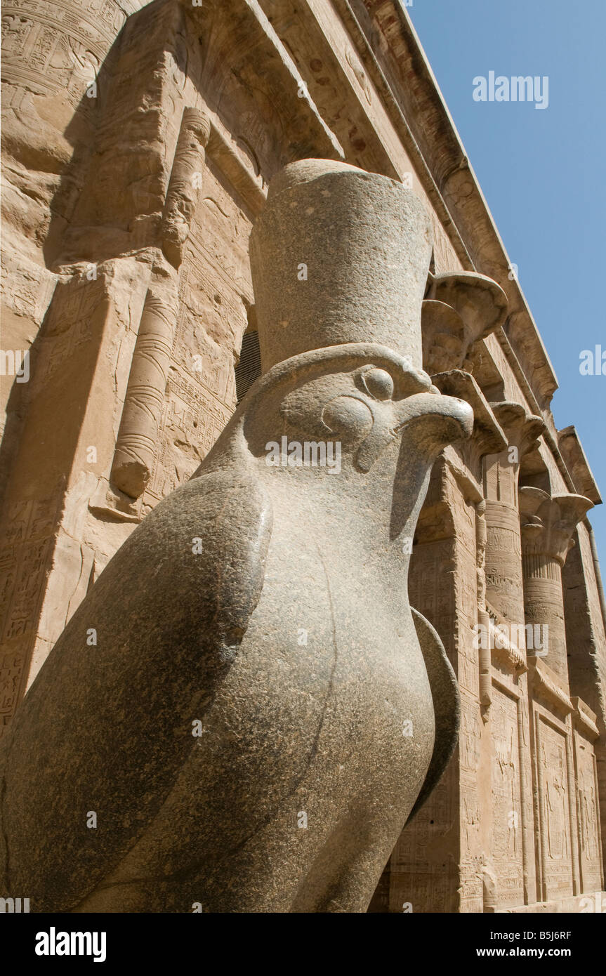 Edfu egypt horus statue temple immagini e fotografie stock ad alta ...