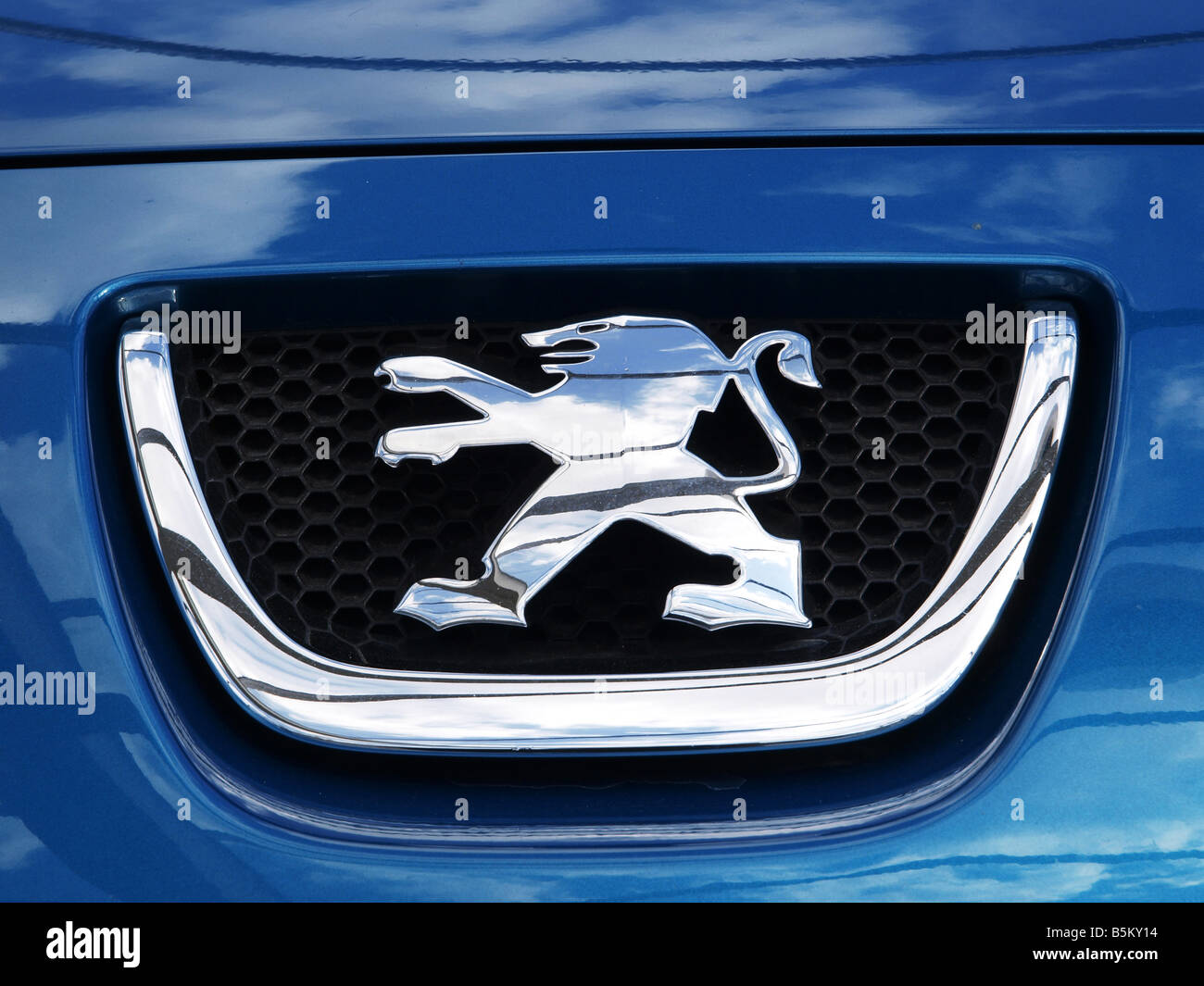Logo peugeot immagini e fotografie stock ad alta risoluzione - Alamy