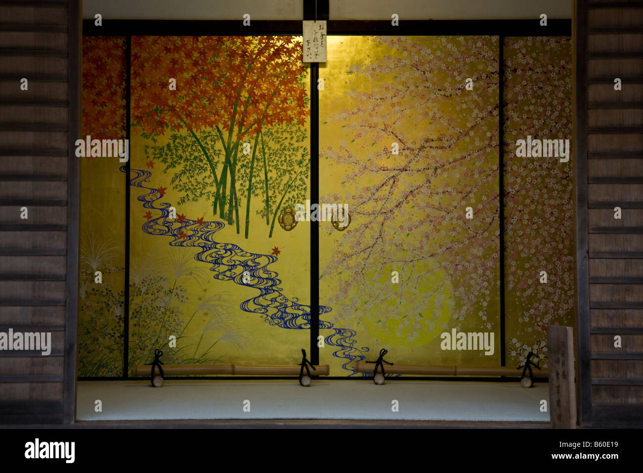 Fusuma doors immagini e fotografie stock ad alta risoluzione - Alamy