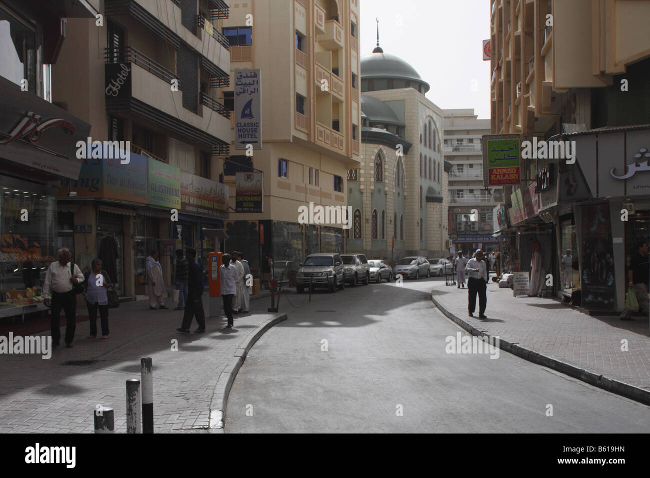 Pedoni a dubai immagini e fotografie stock ad alta risoluzione - Alamy