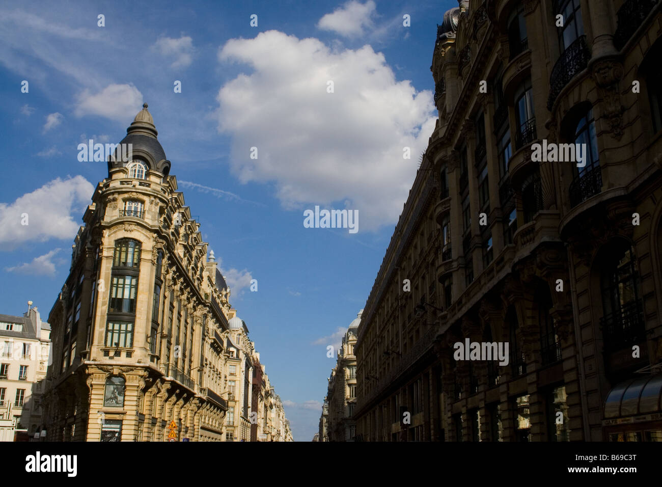Strade di parigi immagini e fotografie stock ad alta risoluzione - Alamy
