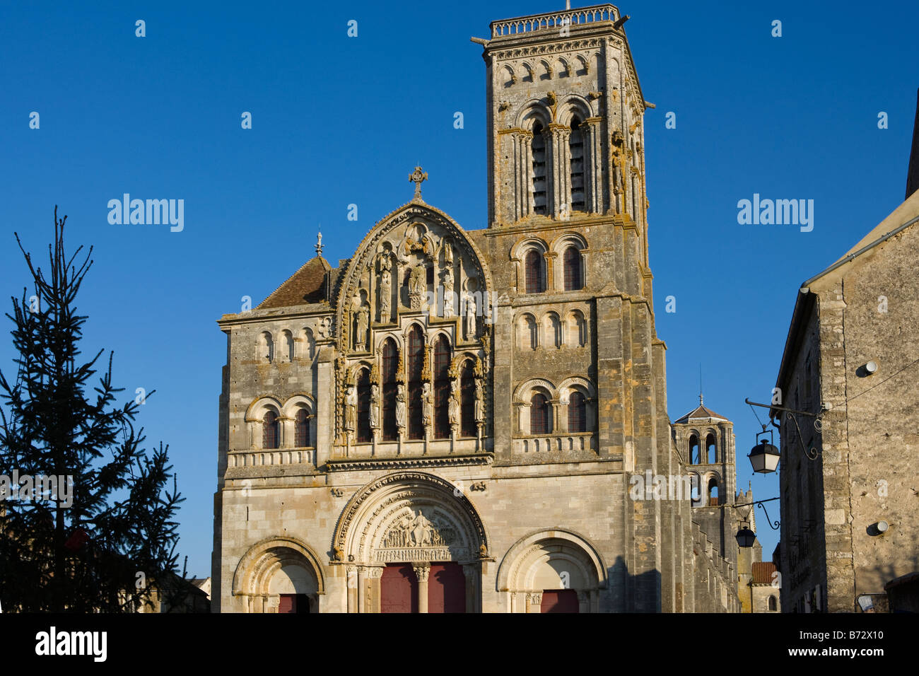 Tympanum vezelay immagini e fotografie stock ad alta risoluzione - Alamy