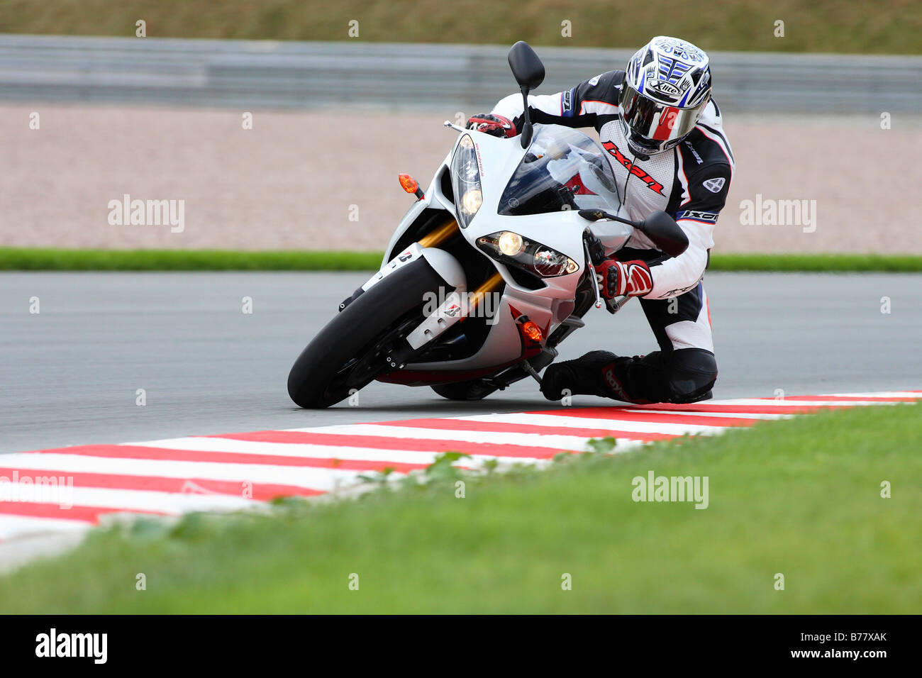 Motorcycle curve immagini e fotografie stock ad alta risoluzione - Alamy