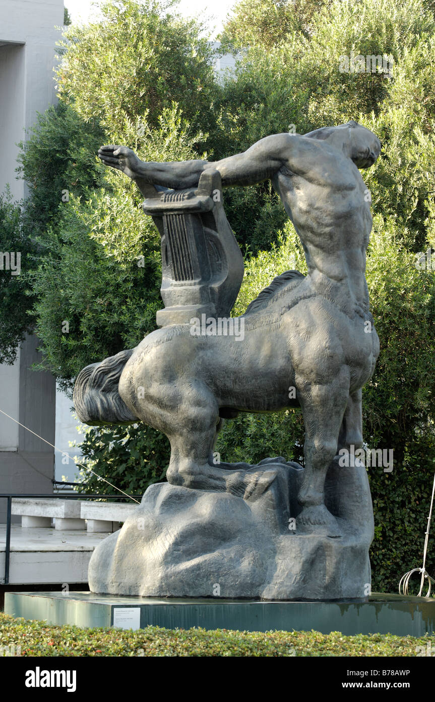 Statua di un centauro immagini e fotografie stock ad alta risoluzione ...